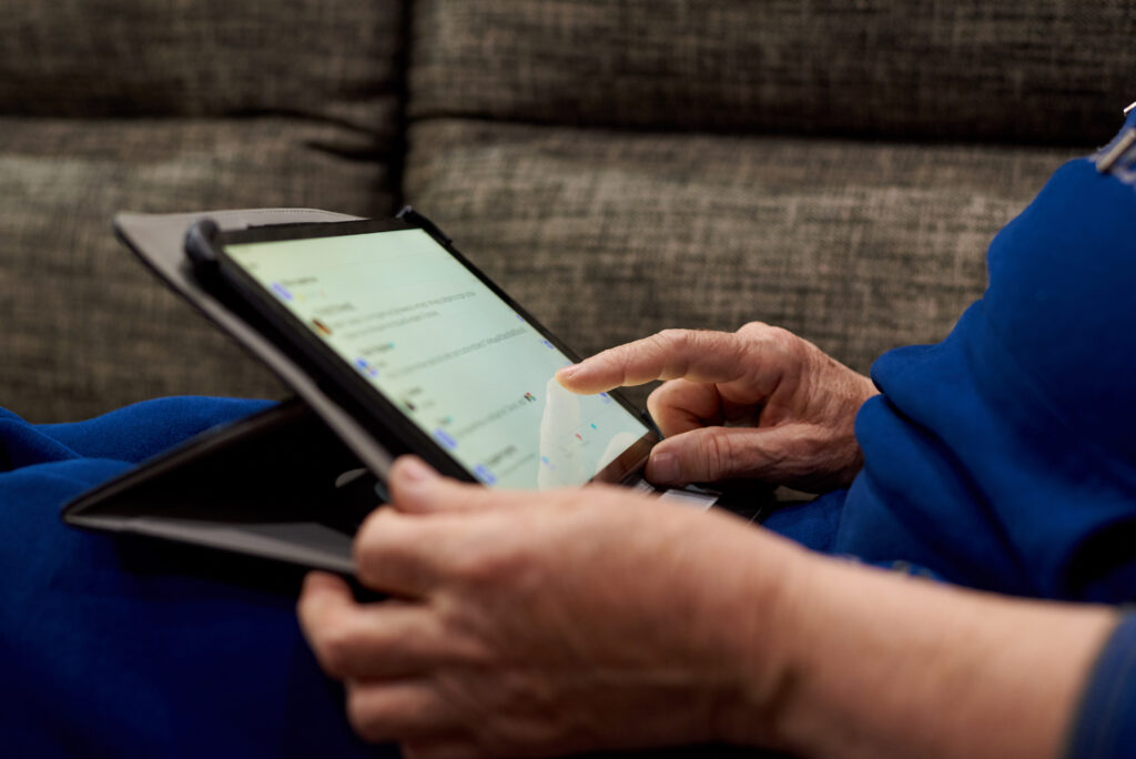 Is There A Simple Tablet For Seniors? - Smart Living Seniors